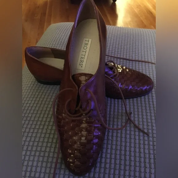 Trotters | Shoes | Trotters Lizzie Herringbone Leather Woven Oxfords ...